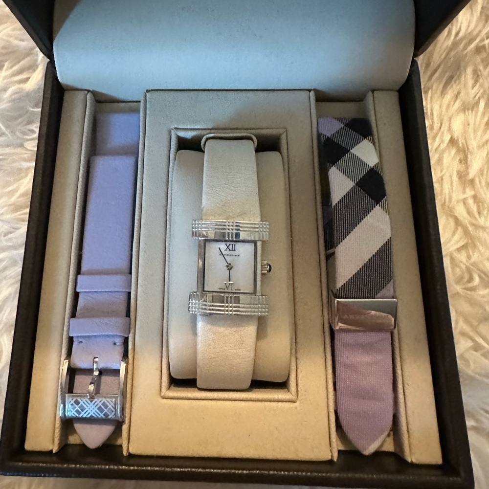 Burberry Watch With 3 Interchangeable Straps - Gem